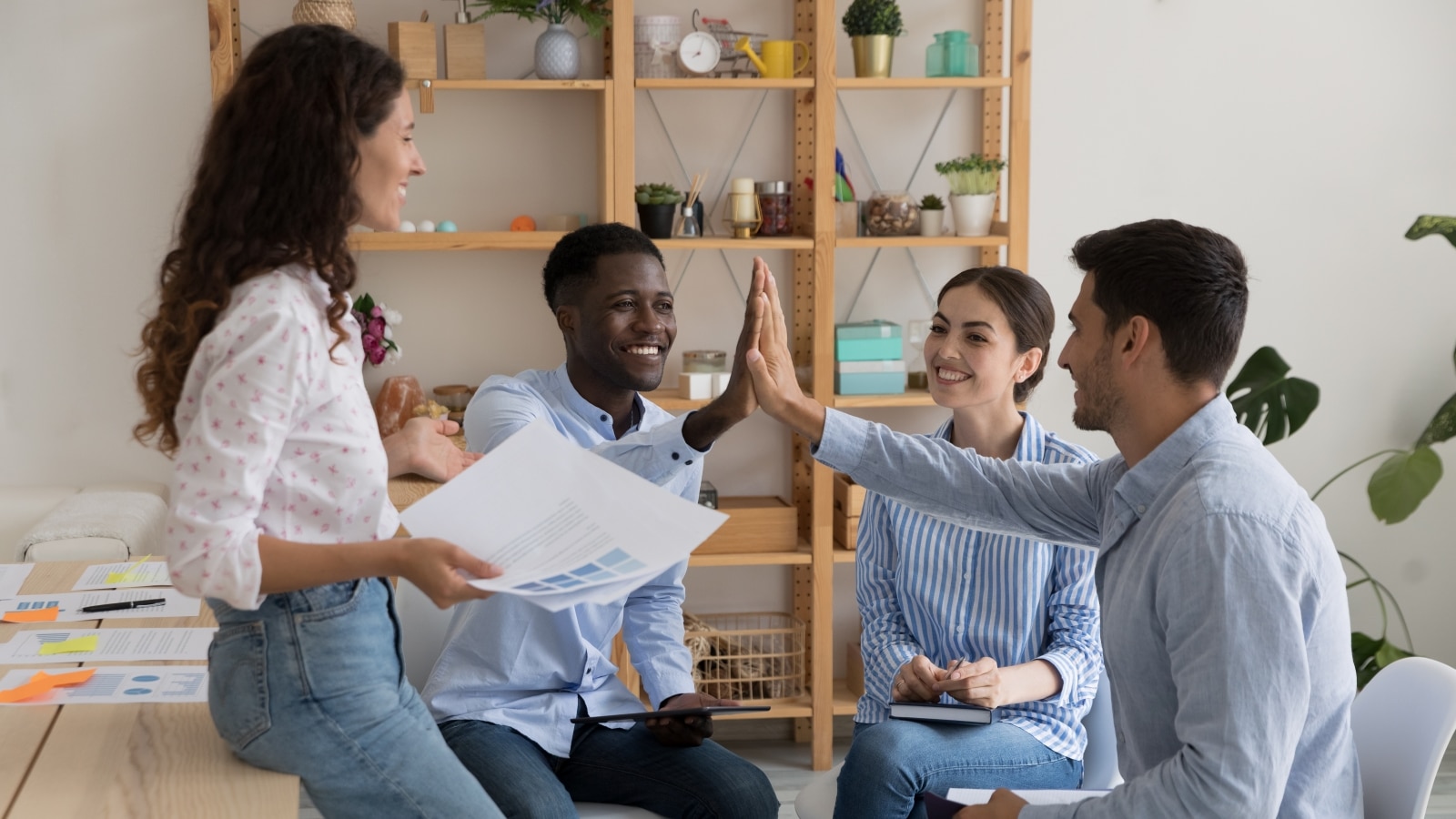 21 Habits Often Associated With Having A Lower Social Status | Wealthy ...