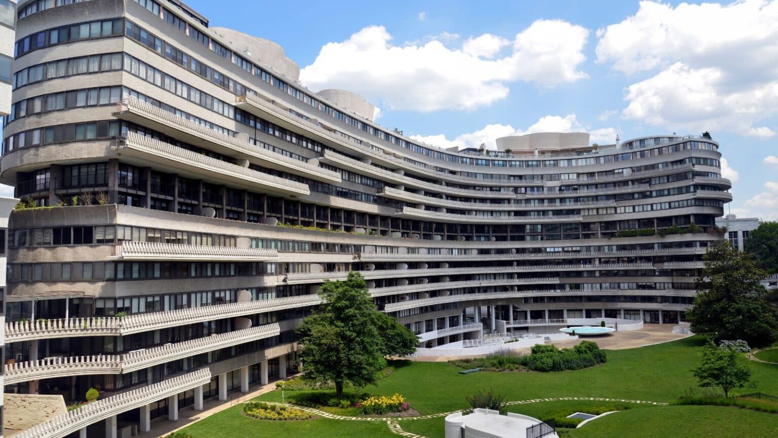 18 Crazy Events From The '70s We’re Still Trying To Understand Today ...